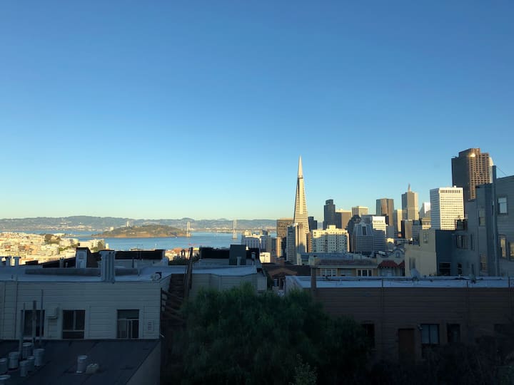 Centrally Located Apt With Patio & Bay Views - San Francisco, CA
