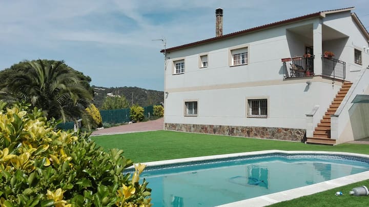 Casa Privada Con Piscina. Zona Familar! - Lloret de Mar