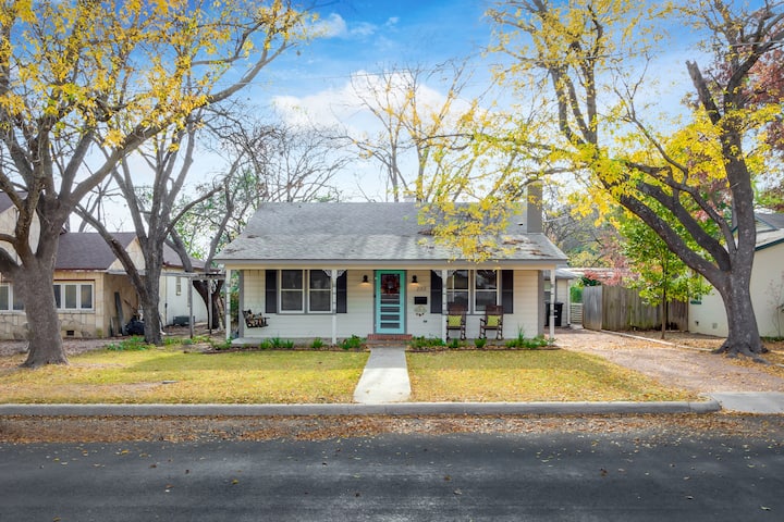 Pop's Porch - 3br / 2ba House In Town Fbgtx - Fredericksburg, TX