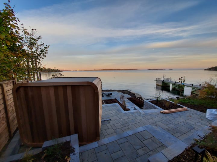 Oceanfront Getaway W/ Luxury Sauna & Paddleboards - Halifax