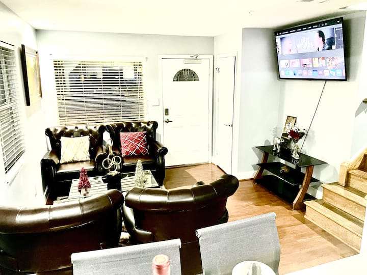 Comfortable Bedroom 10 In A Luxury House - Washington, D.C.