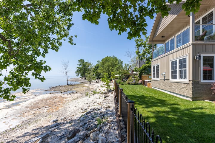 Crystal Beach Executive Waterfront Lakehouse - Fort Érié