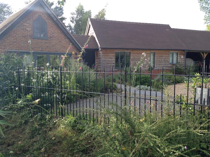 Detached Private  Cottage With Private Parking. - Didcot