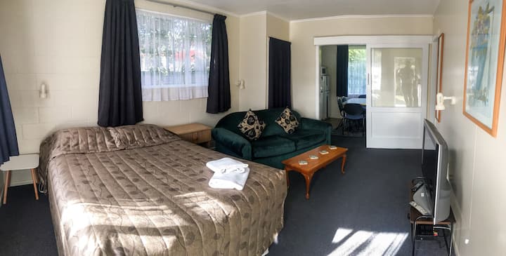 Alma Large Family Apartment Oamaru - Oamaru