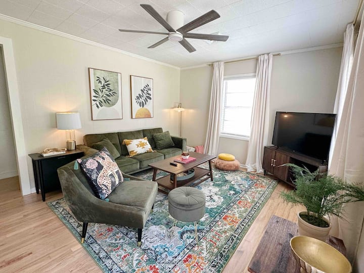 The Velvet Crush Cottage - Monroe, LA