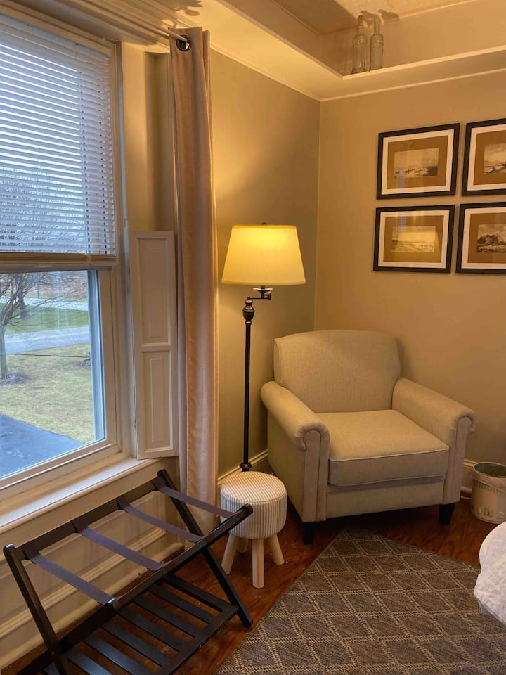 Love & Joy Suites @ The Vine B&b W/breakfast - Dundee, MI