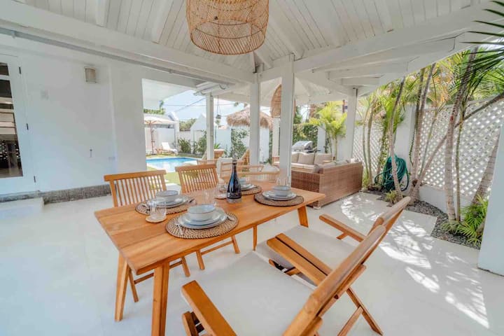 Luxury Green Oasis Suite• 5-min Walk To Palm Beach - Aruba