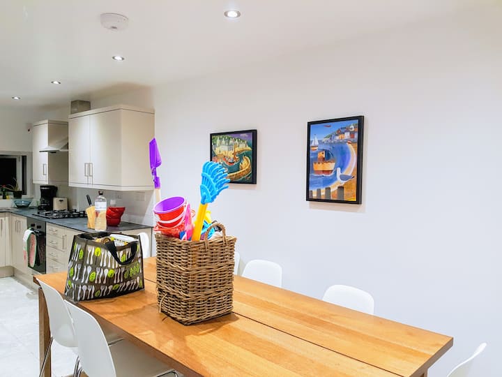 Budock House - Stylish, Cosy & Spacious Town House - コーンウォール