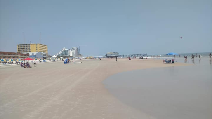 Home Away From Home- Upstairs Beach House - Daytona Beach, FL
