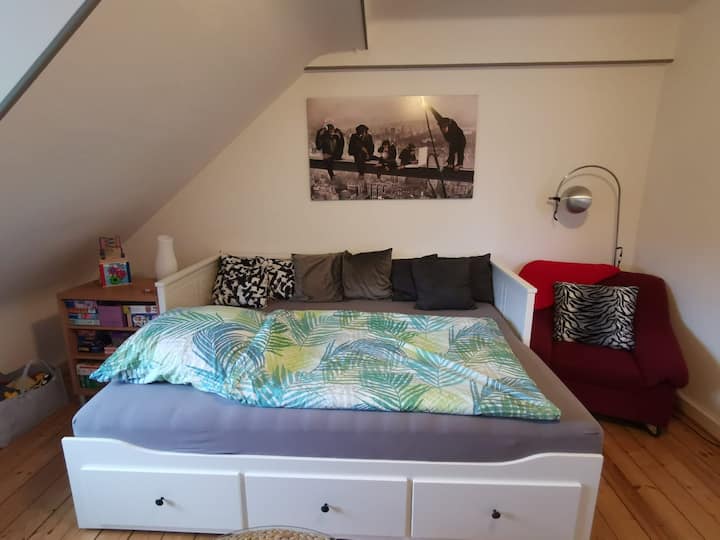 2zkb Für Urlaub Und Montage, Parkplätze Gegenüber - Saarbrücken