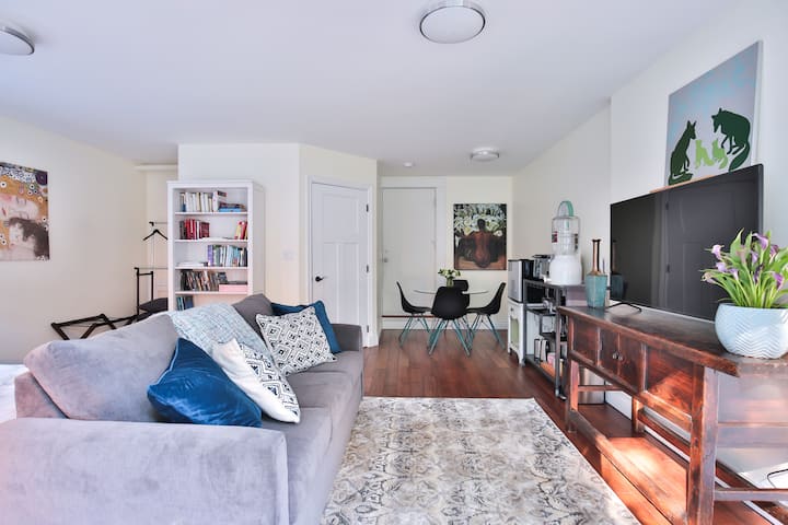 Salt Spring Guest Suites- The Otis Suite - Galiano Island