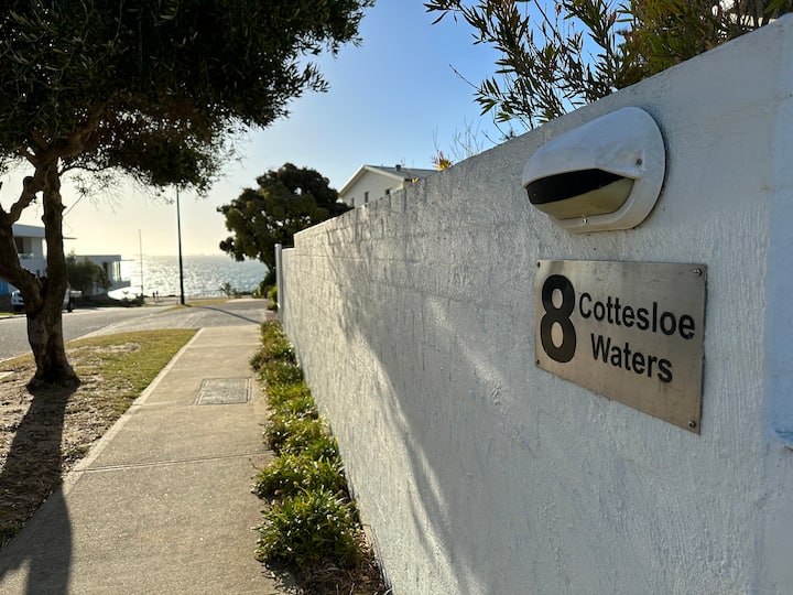 Splash Into Cottesloe Waters ~ Footsteps To Beach - Perth
