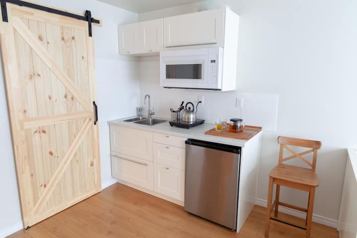 Clean And Spacious Apartment, Verdun Metro Station - Lasalle