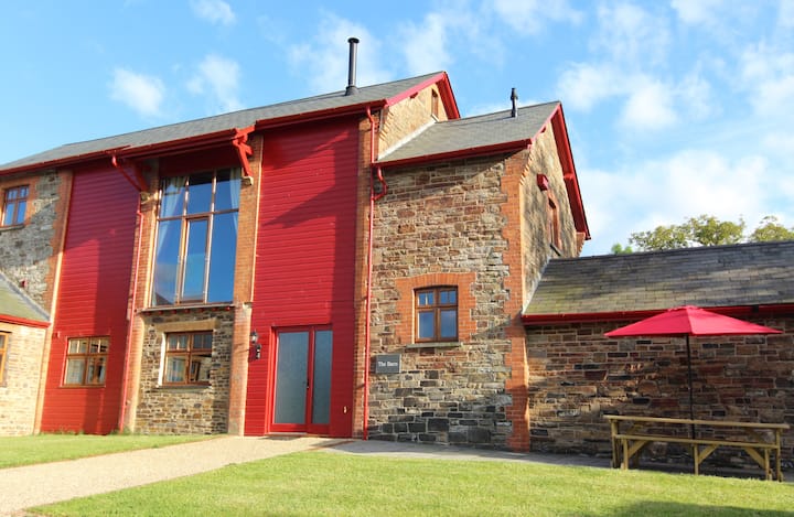 The Barn, Fast Wifi/log Burner/views/parking - North Devon District