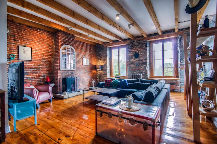 Rustic Gem In The Heart Of Old Montreal - Brossard