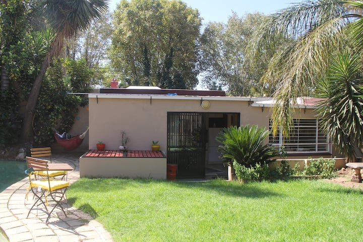 Exquisite Garden Cottage In Norwood, Johannesburg - Johannesburg