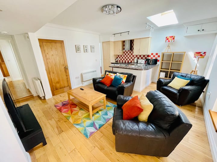 City Center, Quiet Bungalow With Parking. - Exeter