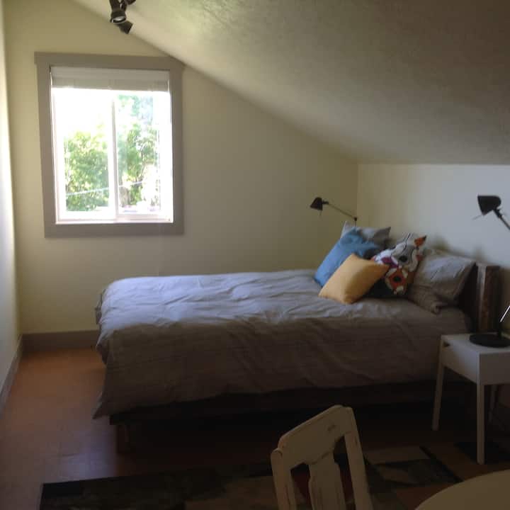 Cozy Loft In Country Cottage - Logan, UT