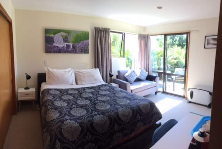Large Sunny Room With Great Views - Queenstown, New Zealand
