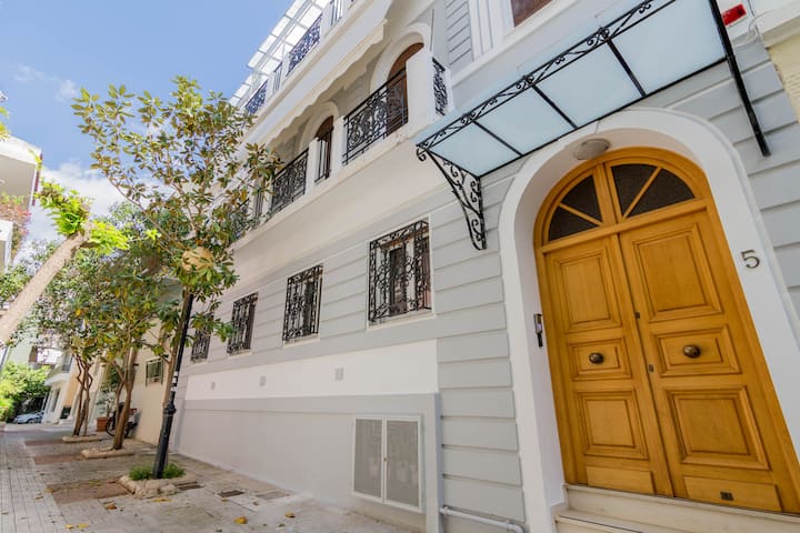 Private Boutique Building Under Acropolis - Athens
