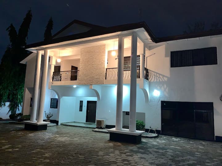 Exquisite Decor, Serene & Luxuriously Furnished. - Abuja