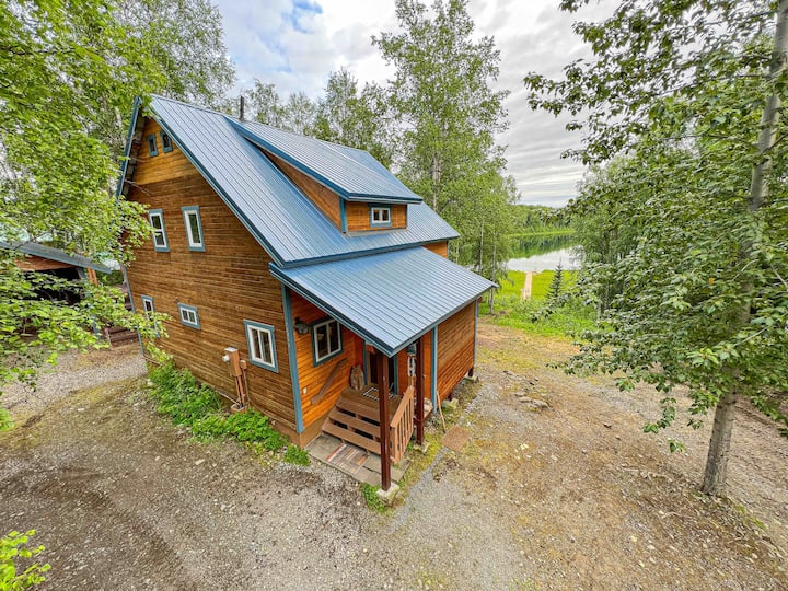 Luxury Lakefront Retreat | Sauna, Dock & Kayaks - Alaska