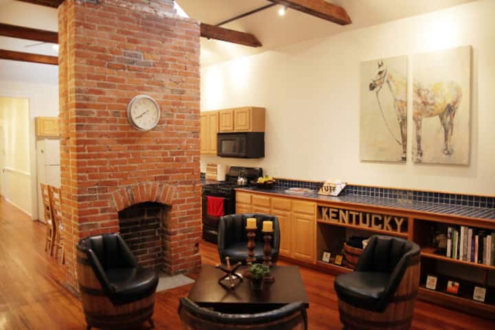 Charming Bourbon Bungalow - 1 Mile From Downtown! - Himalaya, Louisville