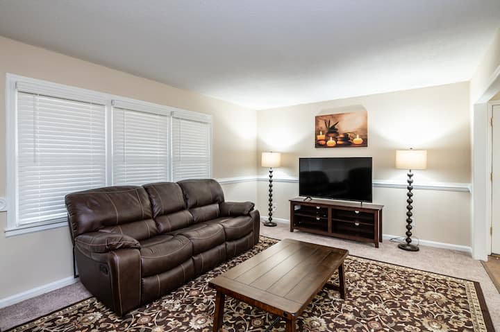 Spacious And Elegant Home 9 Mins From Uptown!! - Charlotte, NC