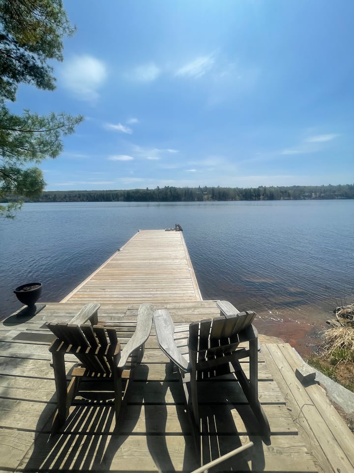 Beautiful 5 Bedroom Lakefront Cottage - Huntsville
