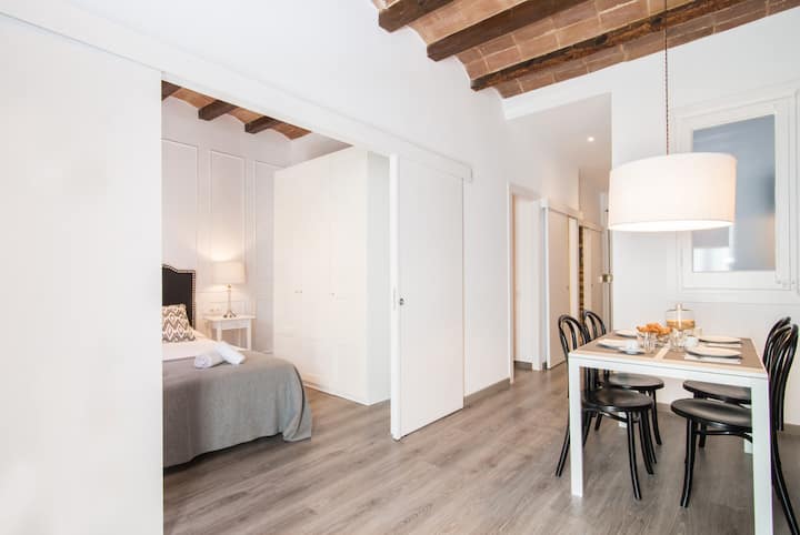 Stylish Apartment In The City Center -