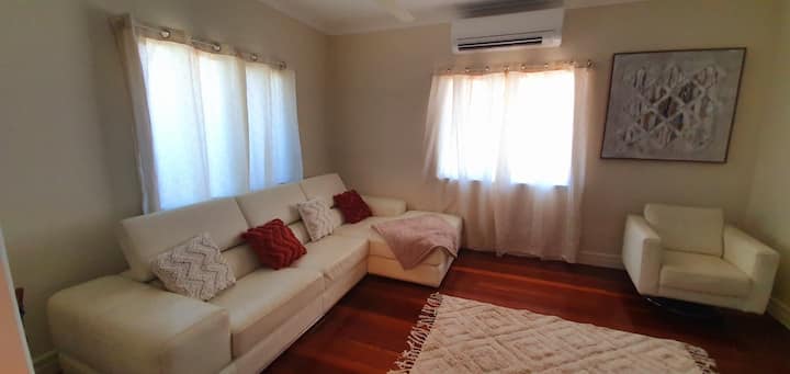 Tidy Ayr Home, Close To Everything! - Ayr
