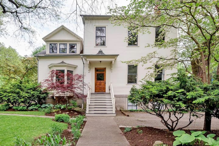 Chic Mansion - Ithaca, NY