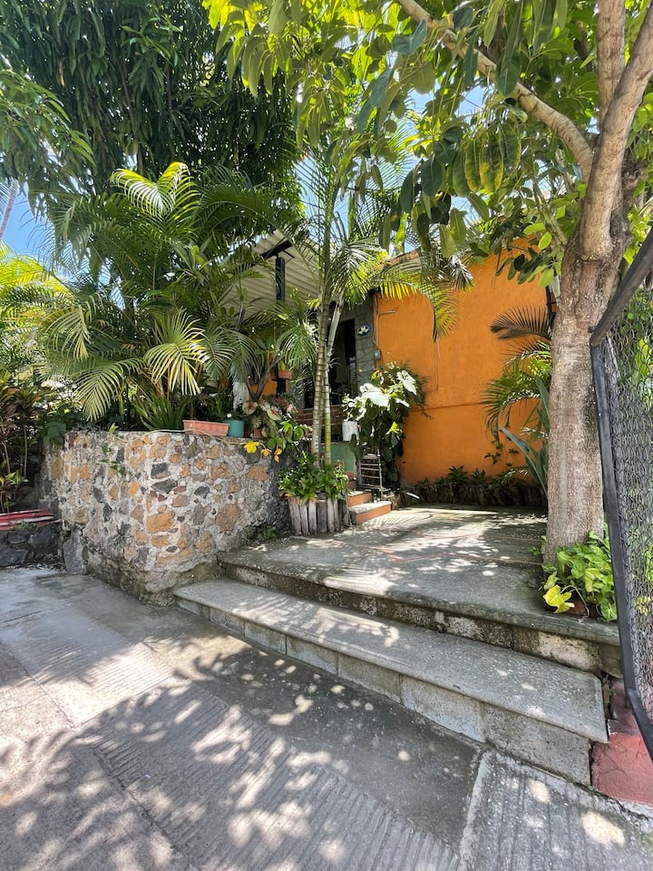 Casa Llena De Tranquilidad Con Patio. - Cuernavaca