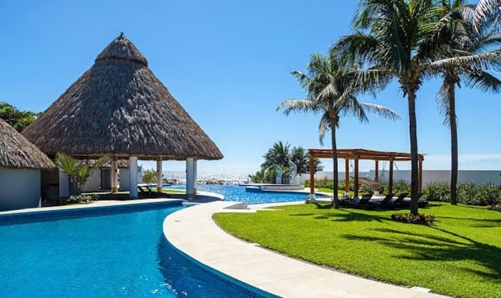 Elegante Departamento Con Hermoso Club De Playa. - Acapulco