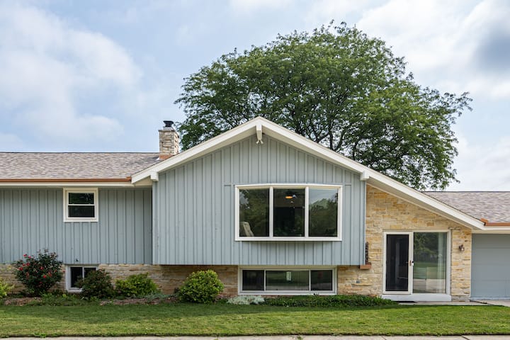 Charming Family-friendly Private Suite By The Lake - Oak Creek, WI