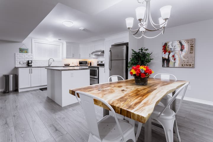 Modern Lūx Apartment In Quiet Neighborhood - Ottawa