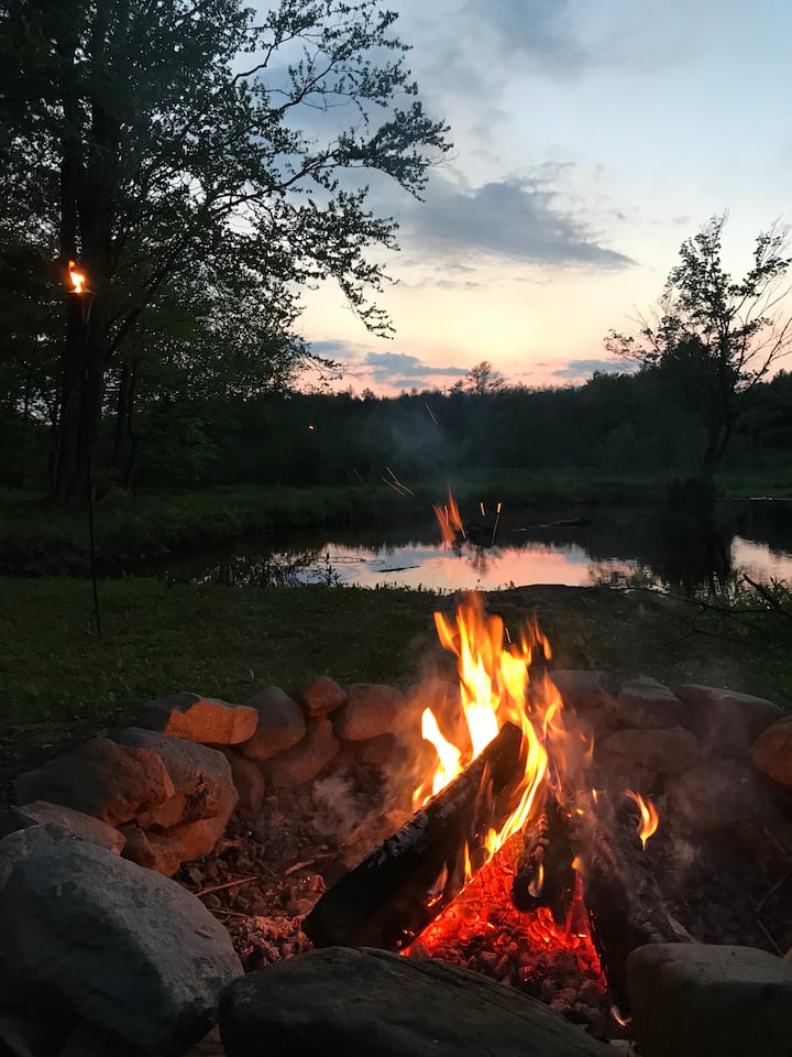 1847 Farm House With Private Pond - Grafton Lakes State Park, Grafton