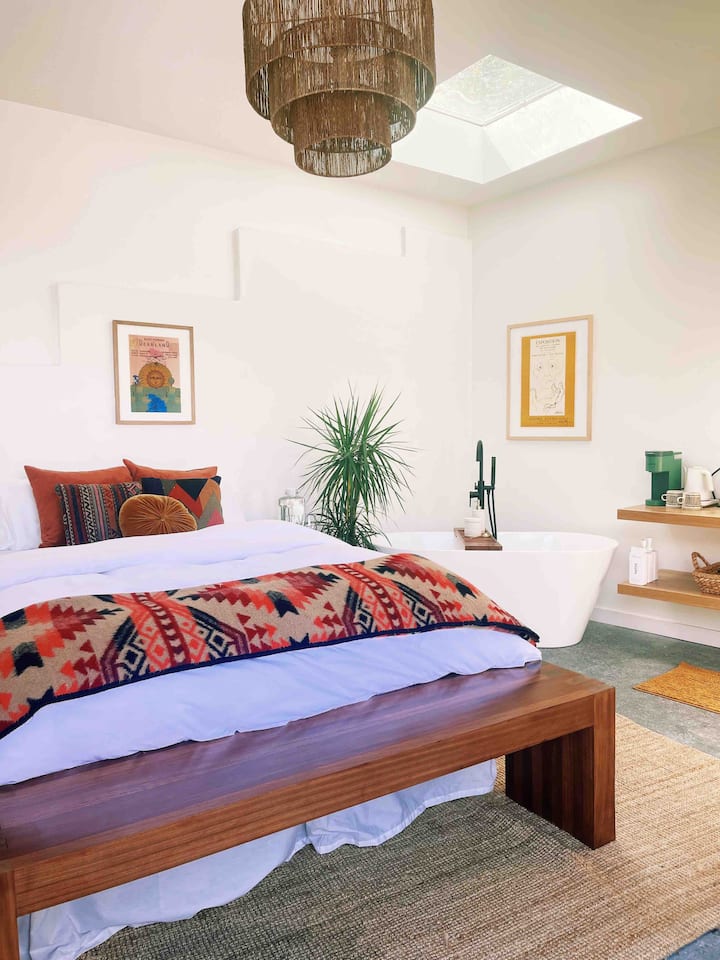 Mid-century Retreat | Pool, Hot Tub, Fire-pit - Petaluma, CA