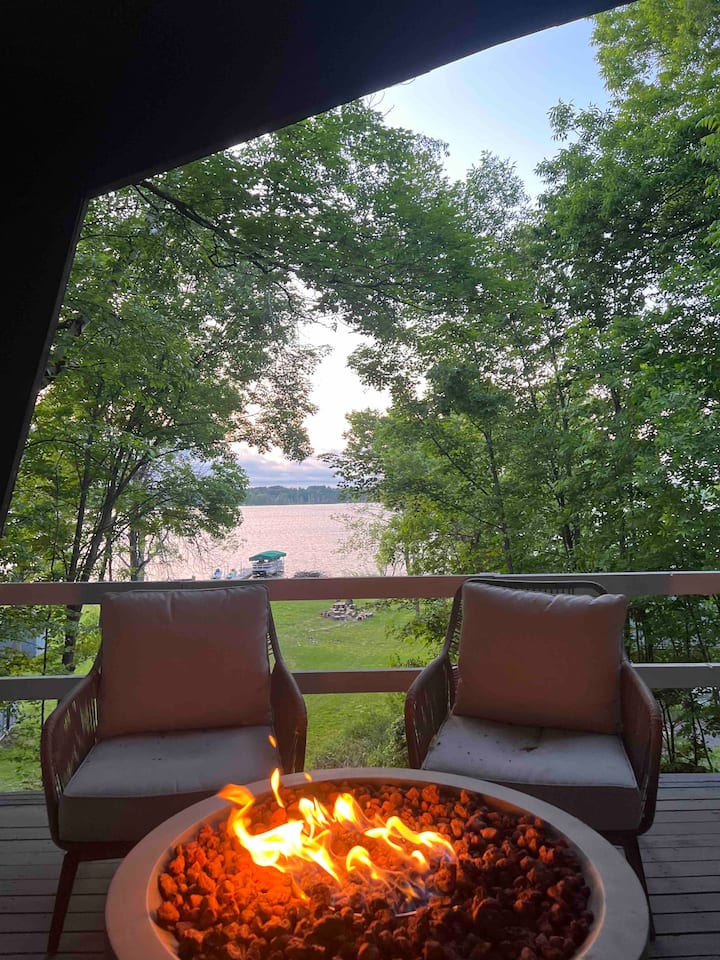 Lakefront Winter Wonderland. Hot Tub. Near Trails - Moose Lake State Park, Moose Lake