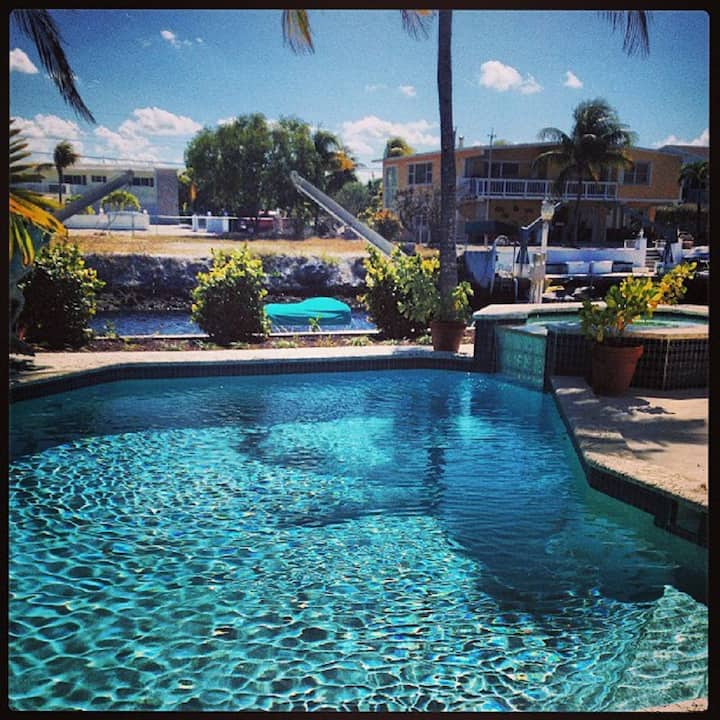 Ocean Side Condo With Pool - Key Largo