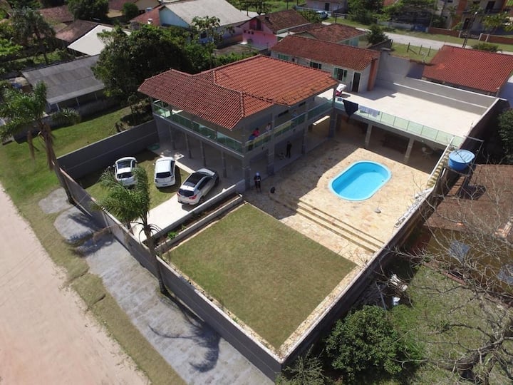 Confortável Casa Uma Quadra Do Mar - Ar E Piscina - Itapoá