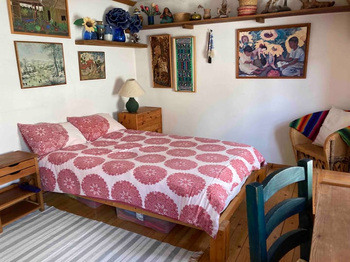 Light And Cozy Bedroom - Chippenham