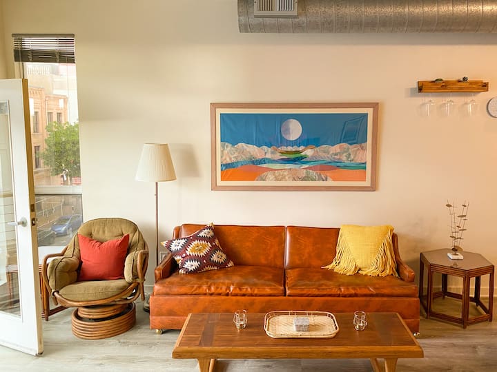 Gorgeous Gaslamp Mid Century Loft With Parking - Coronado Island, CA