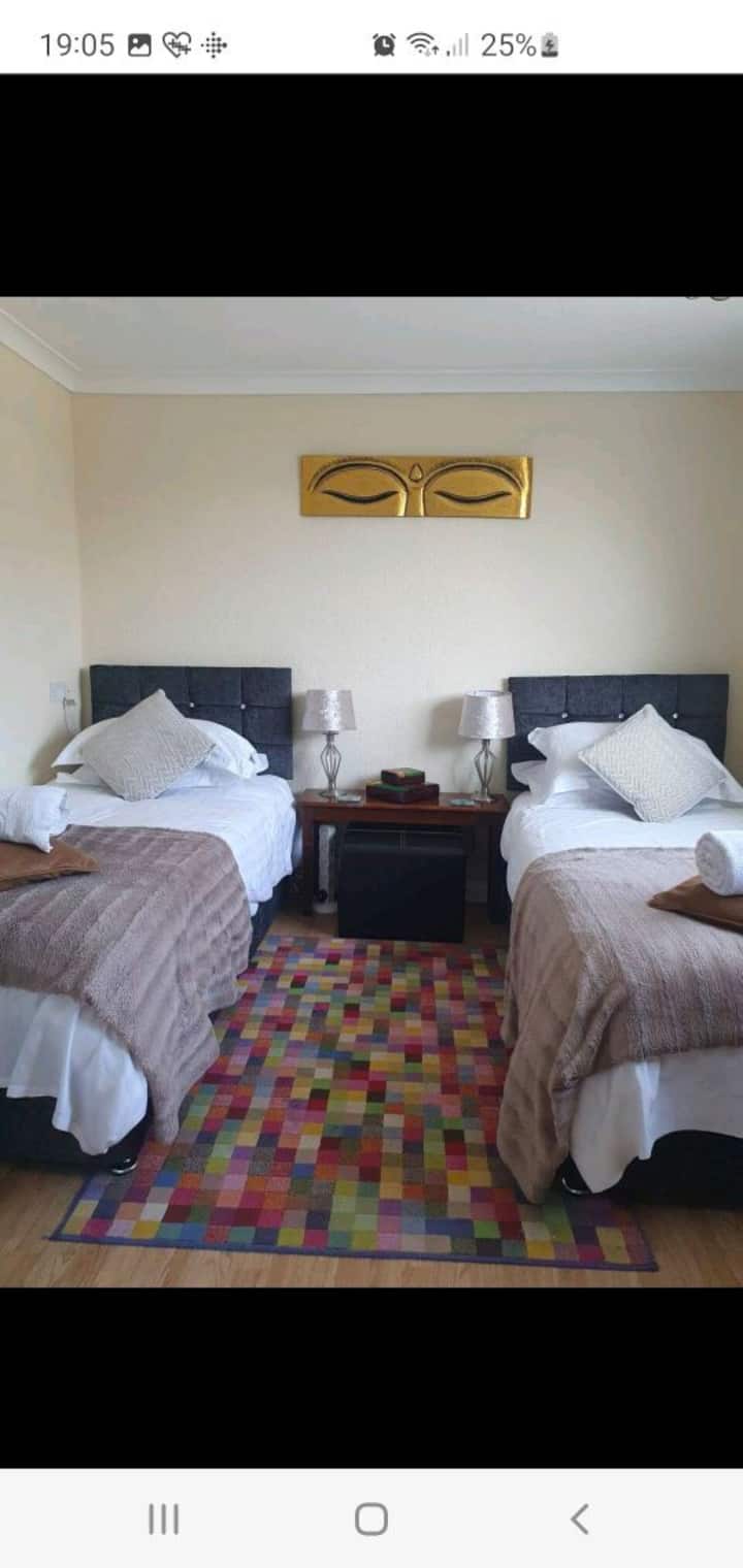 Rooms Available In Our Dog Friendly Bungalow - Tintagel