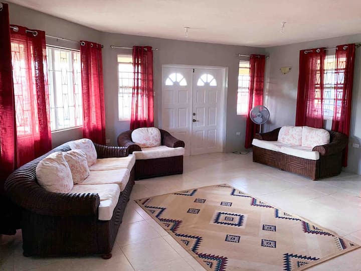 The Best Vacation Home -5 Minutes From The Airport - 바베이도스