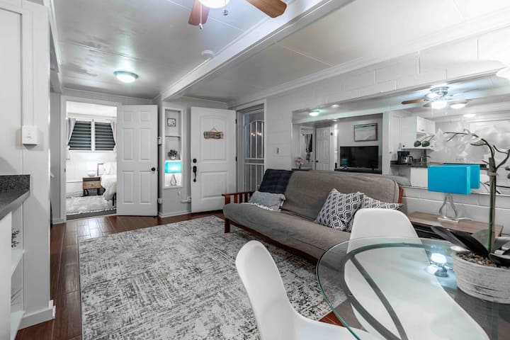 Well Established Nbrhood*2 Parking*pet Friendly! - Honolulu, HI