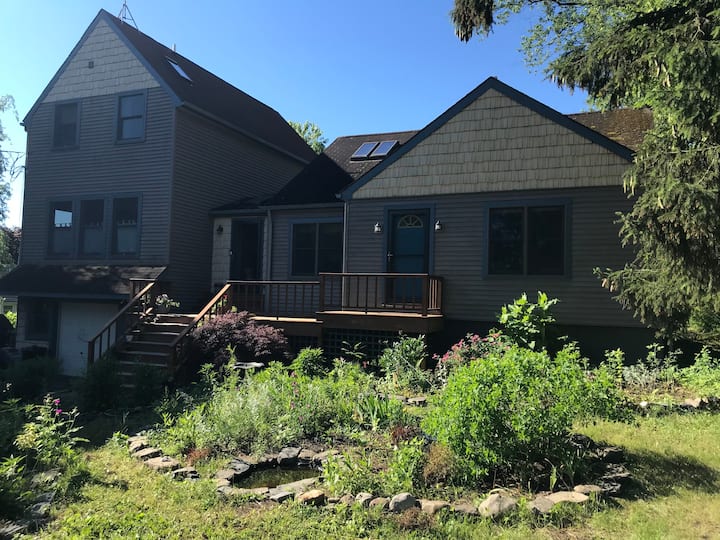 3 Bedroom/1 Bathroom Taughannock Rental-right Side - Cayuga Lake, NY