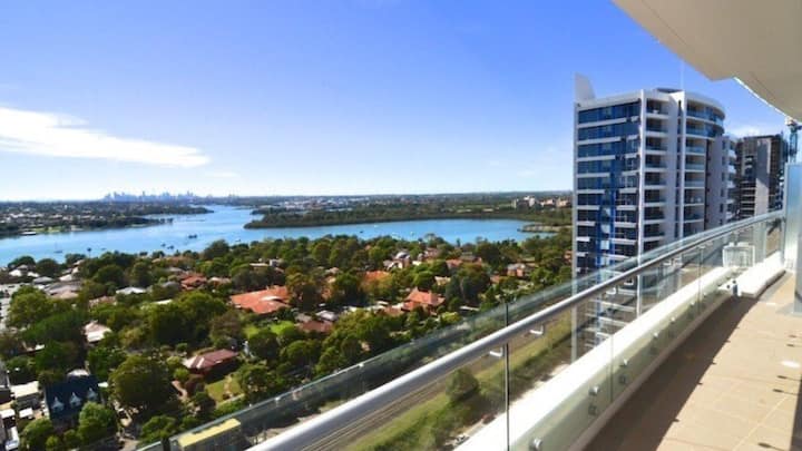 Peaceful With Amazing City Views. - Parramatta
