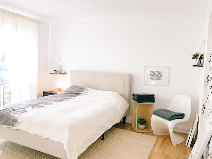 Beverly Hills Retreat Bedroom Suite - Beverly Hills, CA