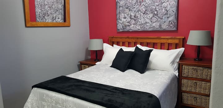 Polkadot Grannyflat. Secure Parking. - Paarl
